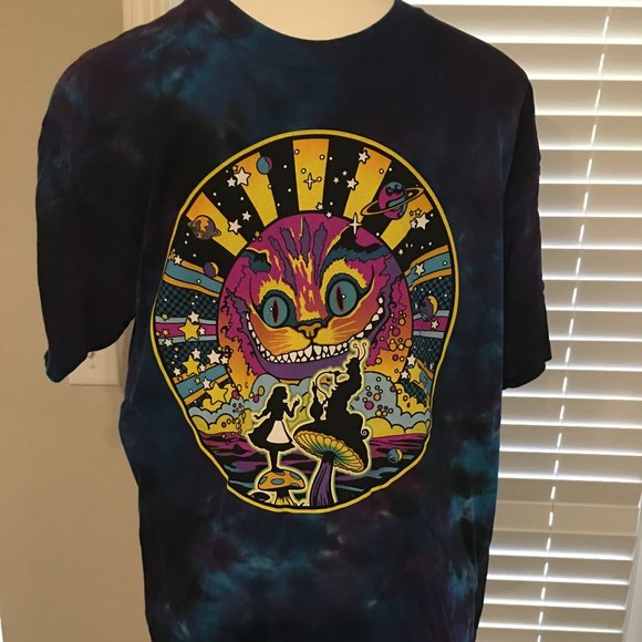 Liquid Blue | Shirts | Vintage Grateful Dead 202019 Alice In Wonderland ...